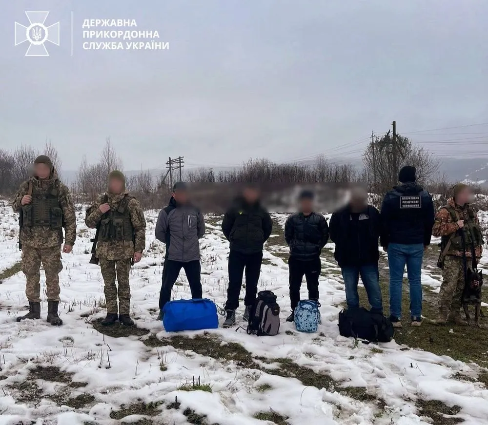 Ukrainian border guards detain four "fugitives" on the border with ...
