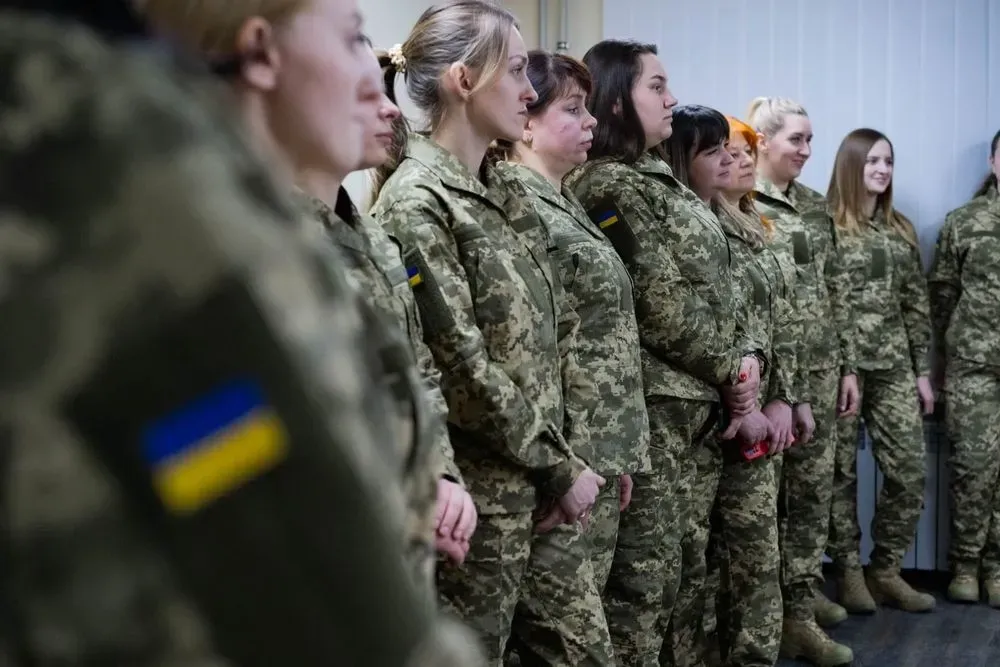 The Armed Forces started issuing women's military uniforms for the ...