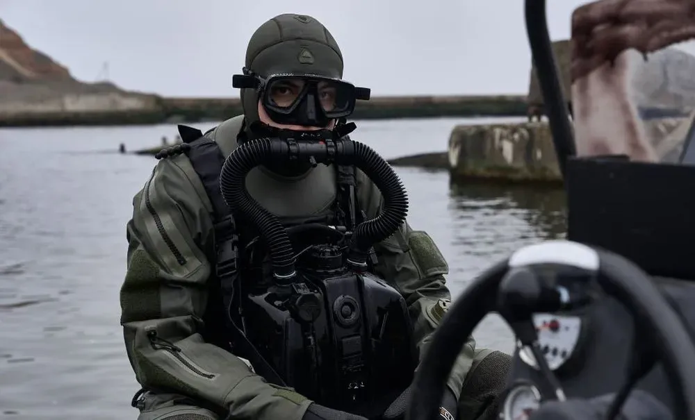 Special Forces divers train before performing special combat missions ...