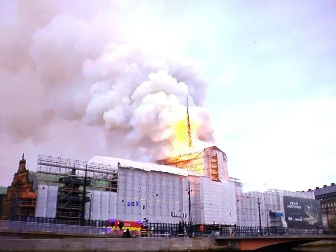 In Denmark fire breaks out at Copenhagen's historic stock exchange ...