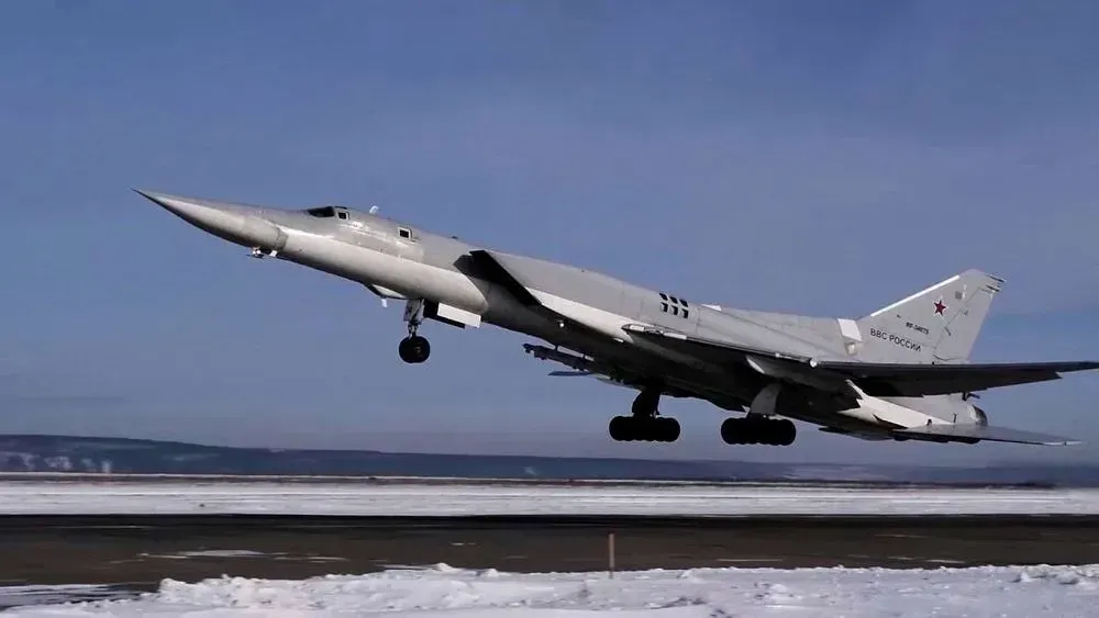 Russian Tu-22M3 bomber crashes in Russia after nighttime missile strike ...