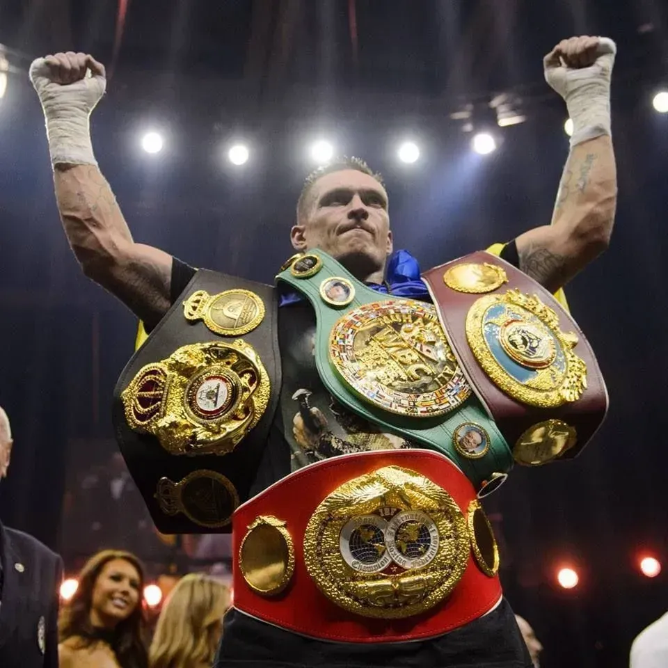 Usyk became the first absolute champion in the heavyweight division by ...