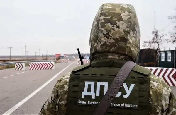 More than a thousand times border guards have been offered a bribe ...