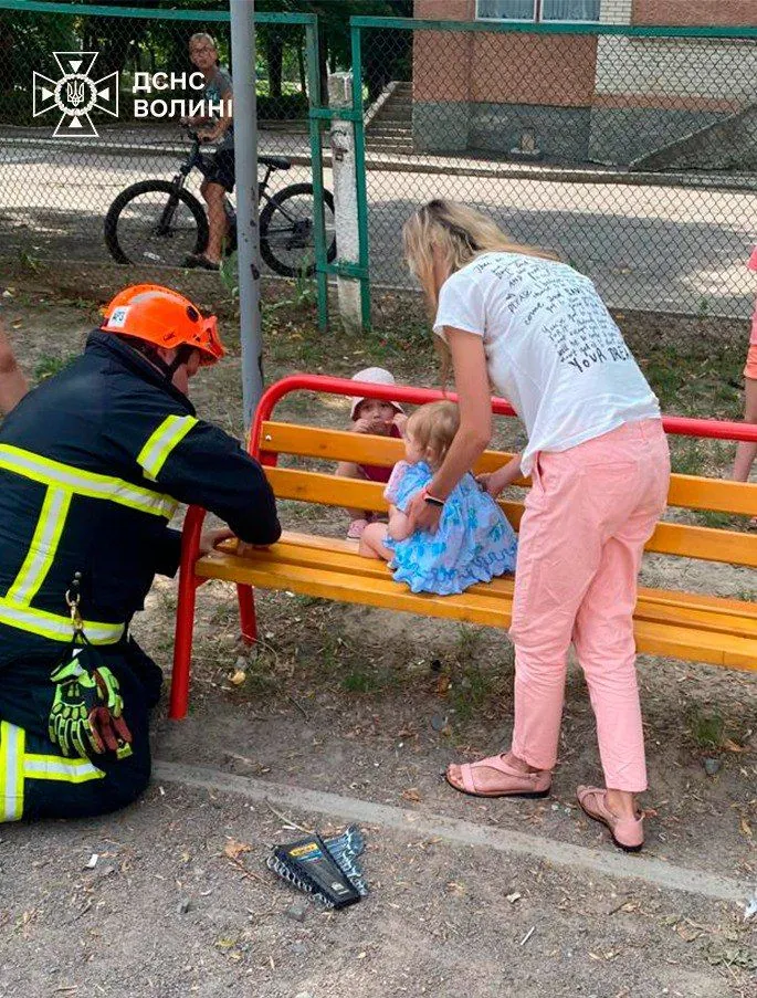 Rescuers rescue a little girl from a trap in Volyn region | УНН