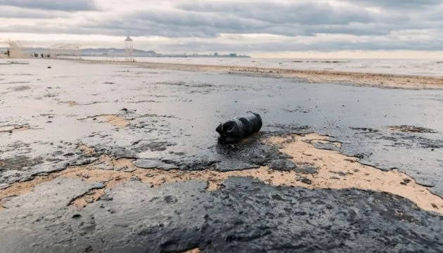 Large-scale fuel oil spill in the seas: the occupiers hide the real ...