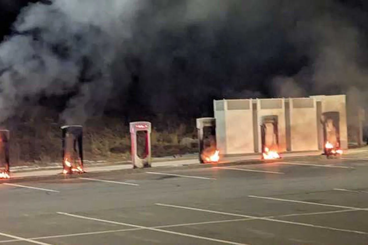 Mass arson of Tesla: 8 cars destroyed in France and 7 charging stations ...