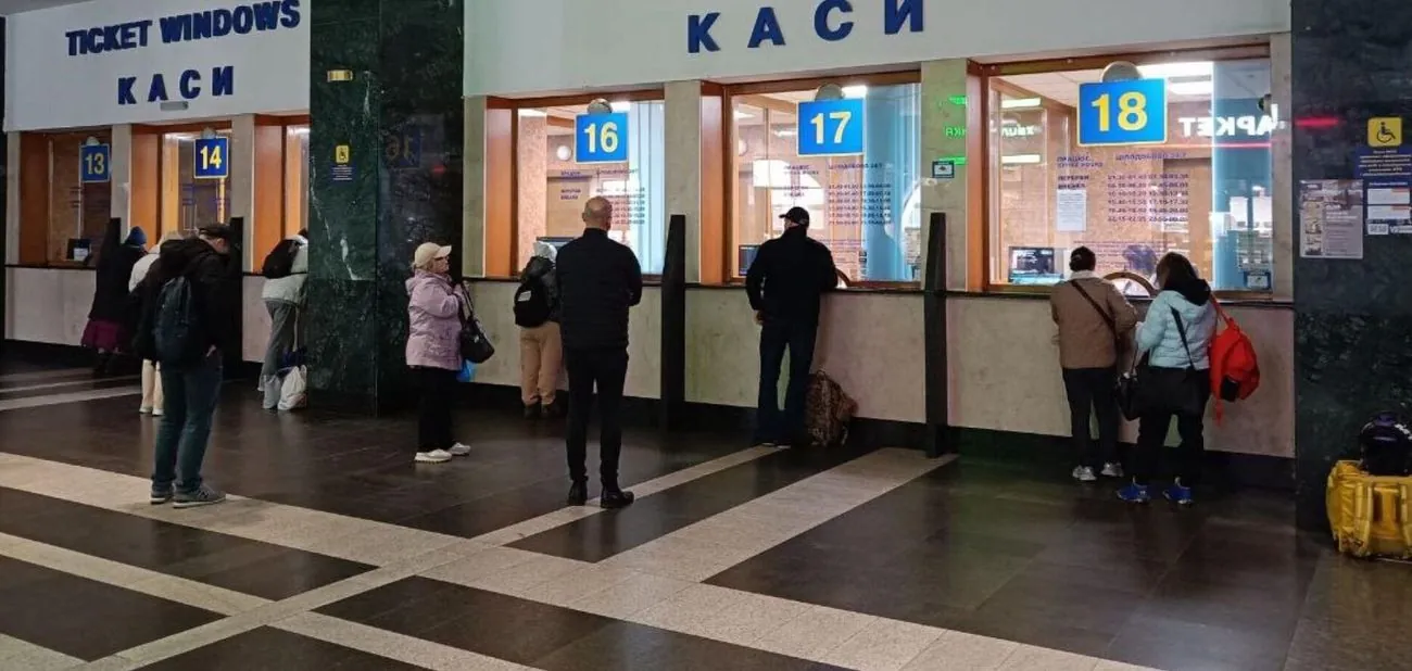 Tickets for all trains at the ticket offices of "Ukrzaliznytsia" are ...