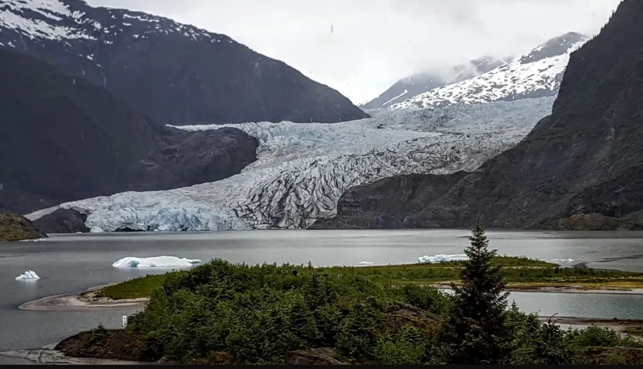 Miracle in Alaska: Pilot and daughters spent half a day and survived on ...