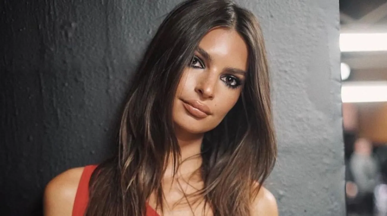 "Beyond parody". Model Ratajkowski is "outraged" by Katy Perry's flight ...