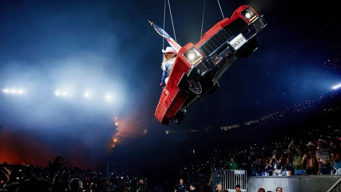 Technical glitch at Beyoncé's concert: star hung above audience in ...