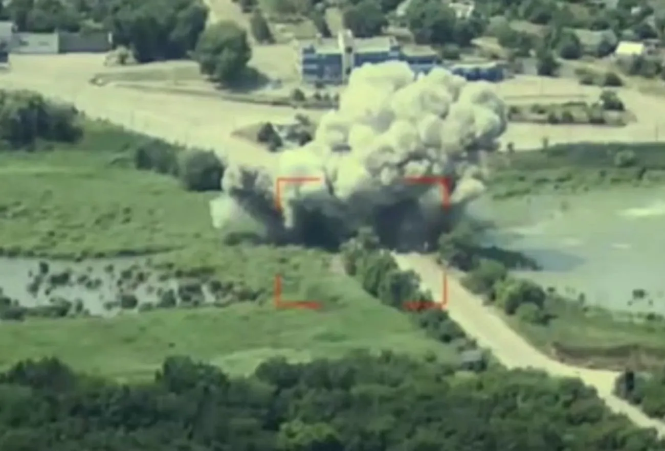 Ukrainian MiG-29 destroyed the last Russian crossing in Zaporizhzhia ...