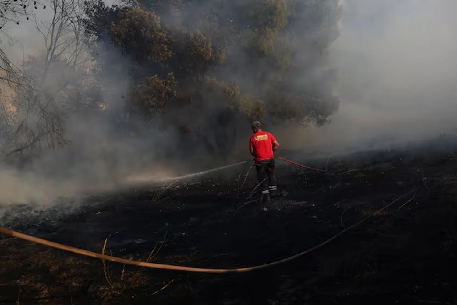 Wildfire on the outskirts of Athens localized, but evacuation continues ...