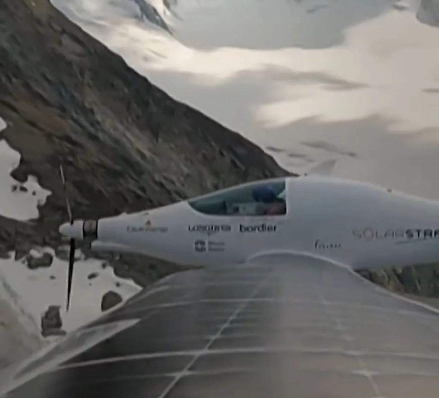 Swiss pilot sets unique altitude record for electric aircraft | УНН