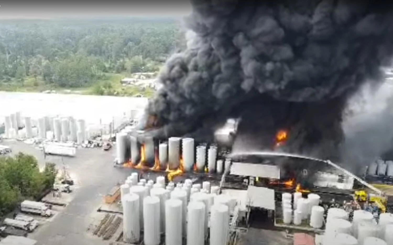Powerful explosion at a fuel and lubricants plant in Louisiana ...