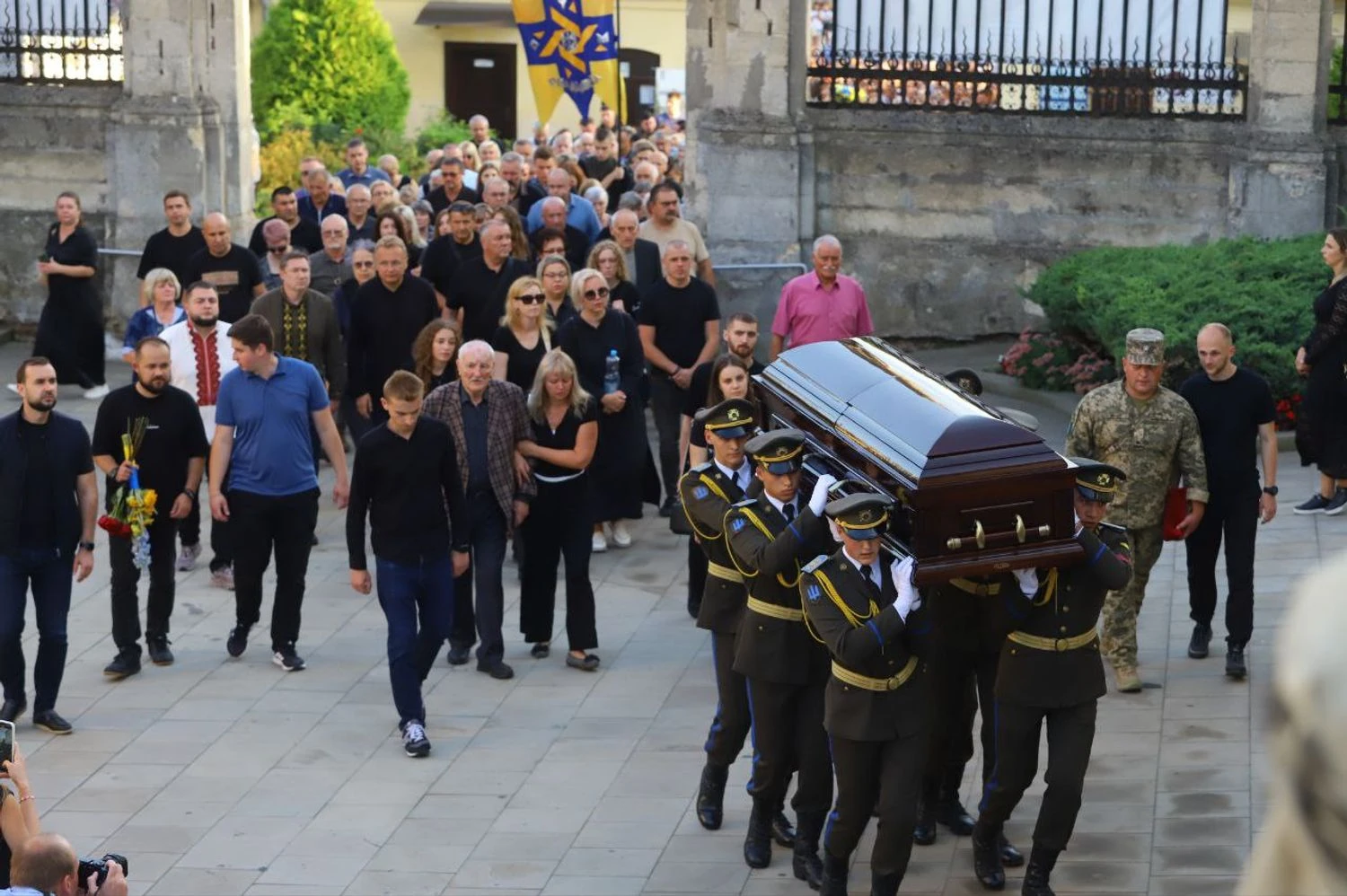 Thousands of Ukrainians bid farewell to Andriy Parubiy in Kyiv and Lviv ...