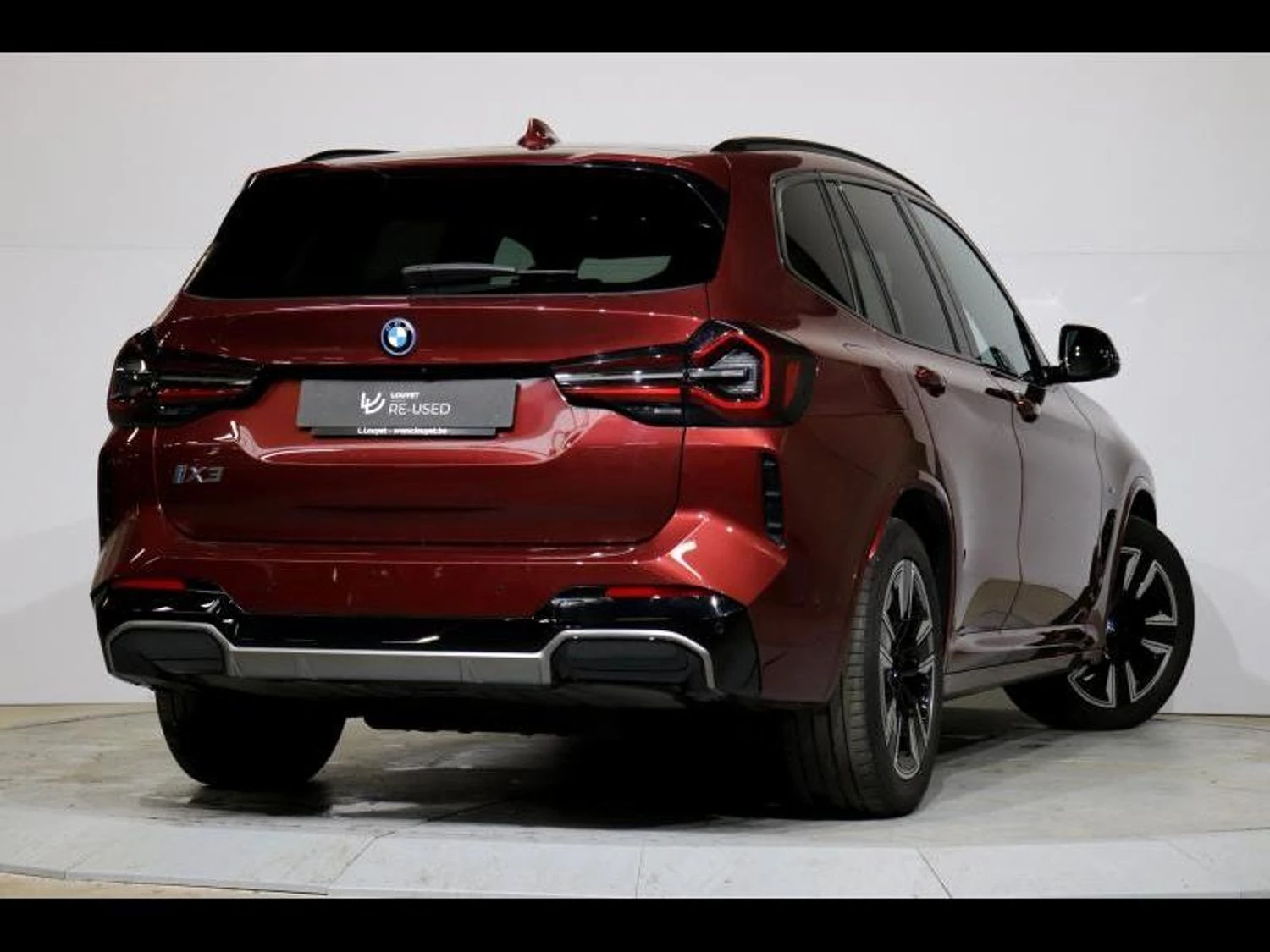 BMW unveils electric cars with "super brain" to challenge Chinese ...