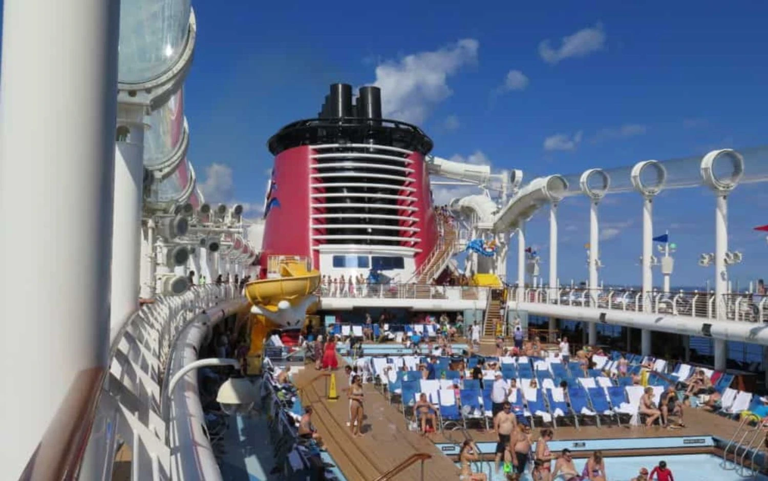 Disney's largest cruise ship "collides" with problems: first voyage ...