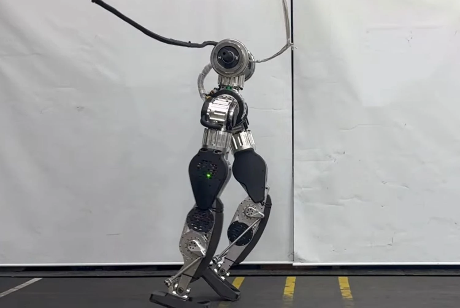 KAIST humanoid robot recreates Jackson's moonwalk and runs at 12 km/h ...