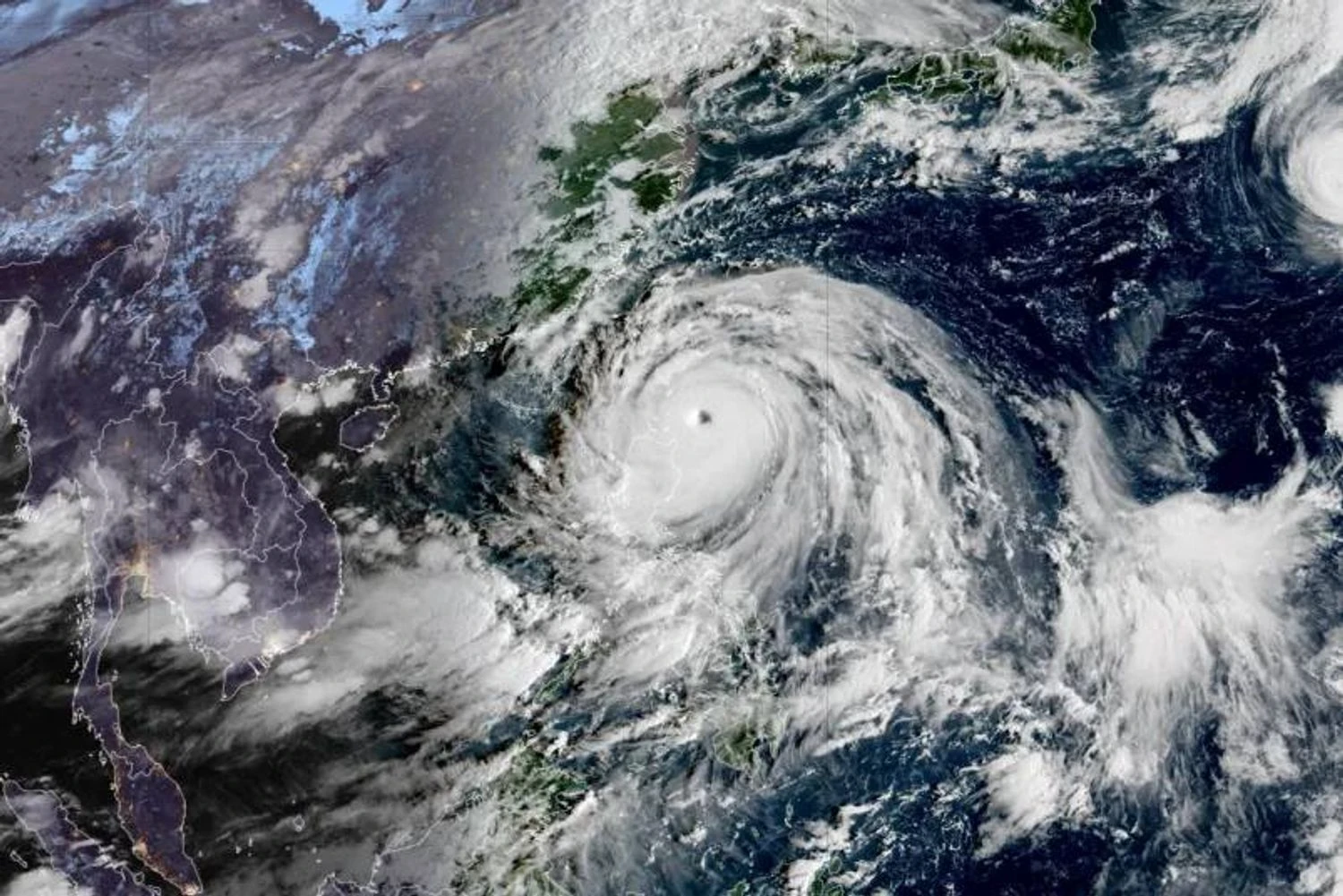 Super Typhoon Ragasa approaches Hong Kong: International airport ...