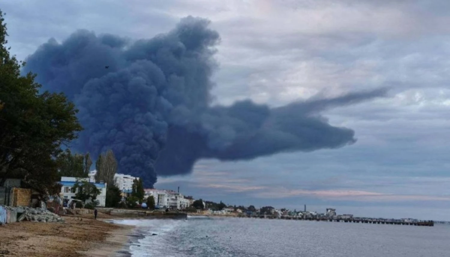 Fire continues at the oil terminal in Feodosia after a UAV attack: 6 ...