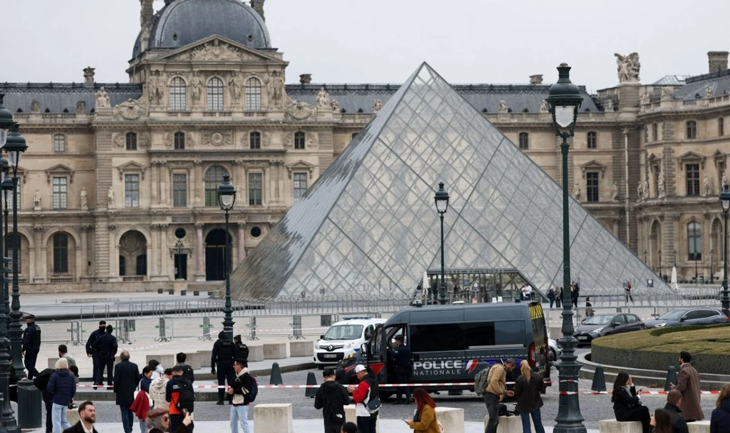 Louvre Heist: Key Details of the High-Profile Crime | УНН