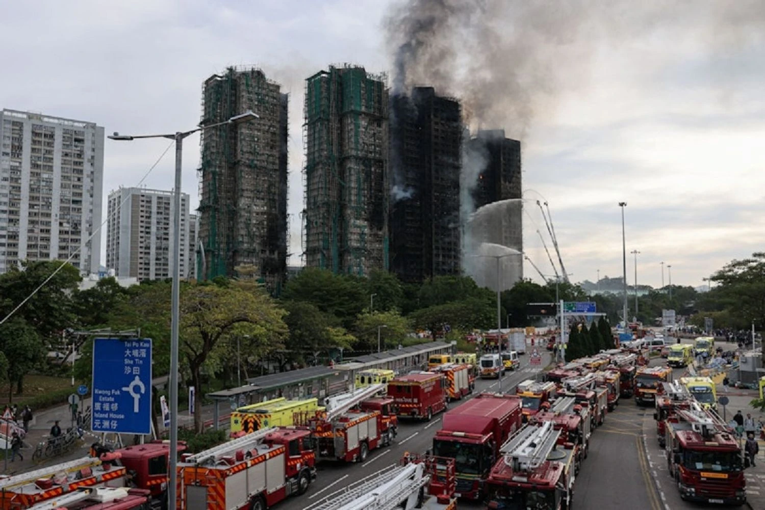 Massive fire in Hong Kong: three men arrested for involuntary ...