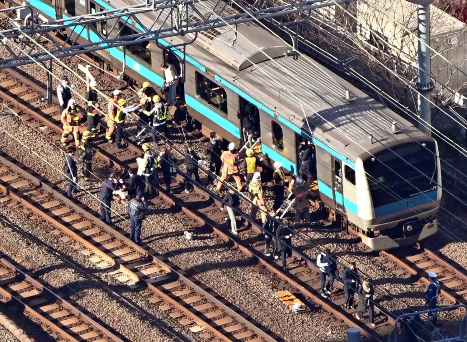 Collapse in Tokyo: Fire on tracks halts train service during rush hour ...