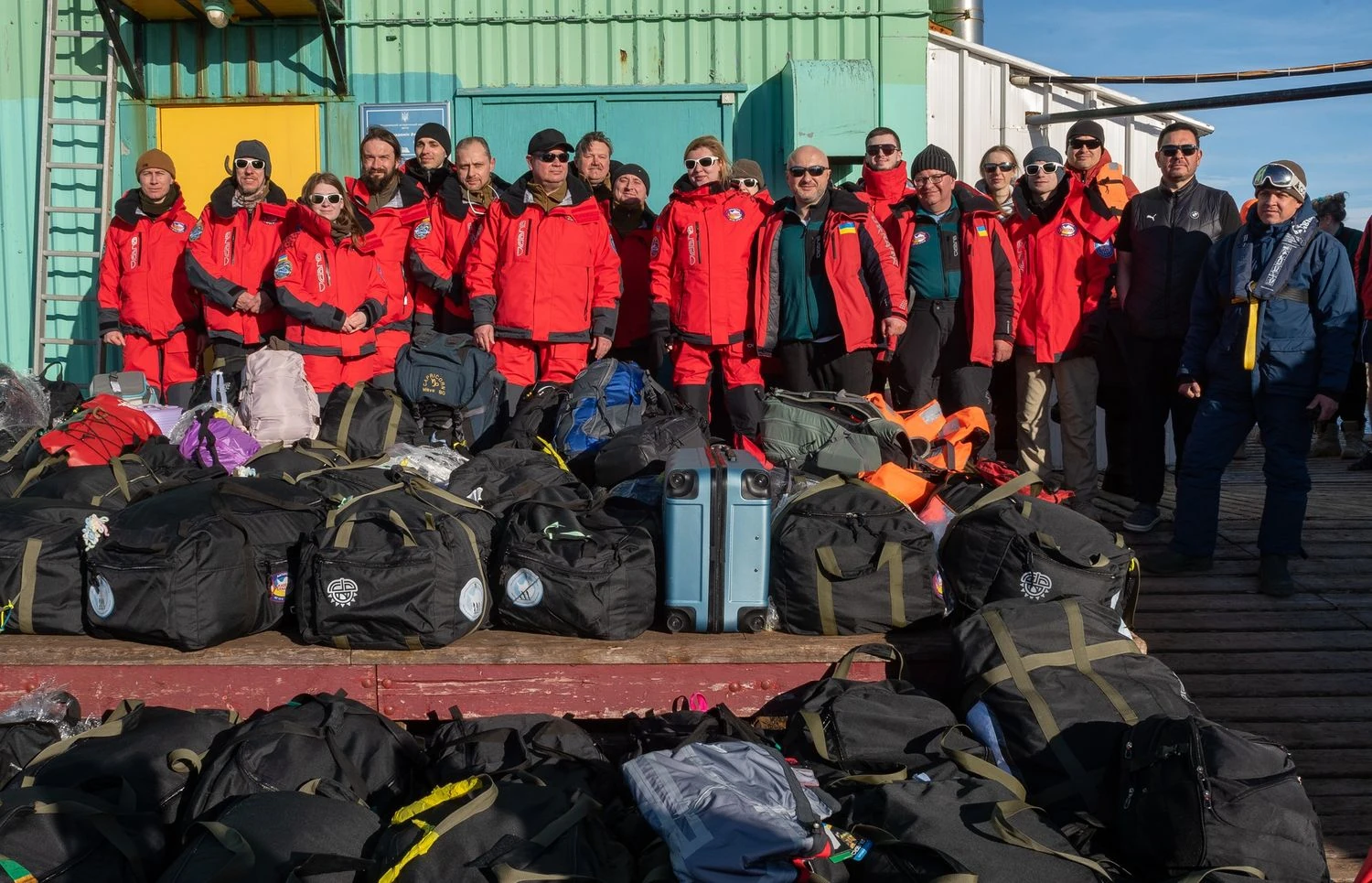 The 31st Ukrainian Antarctic Expedition arrived at the Akademik ...