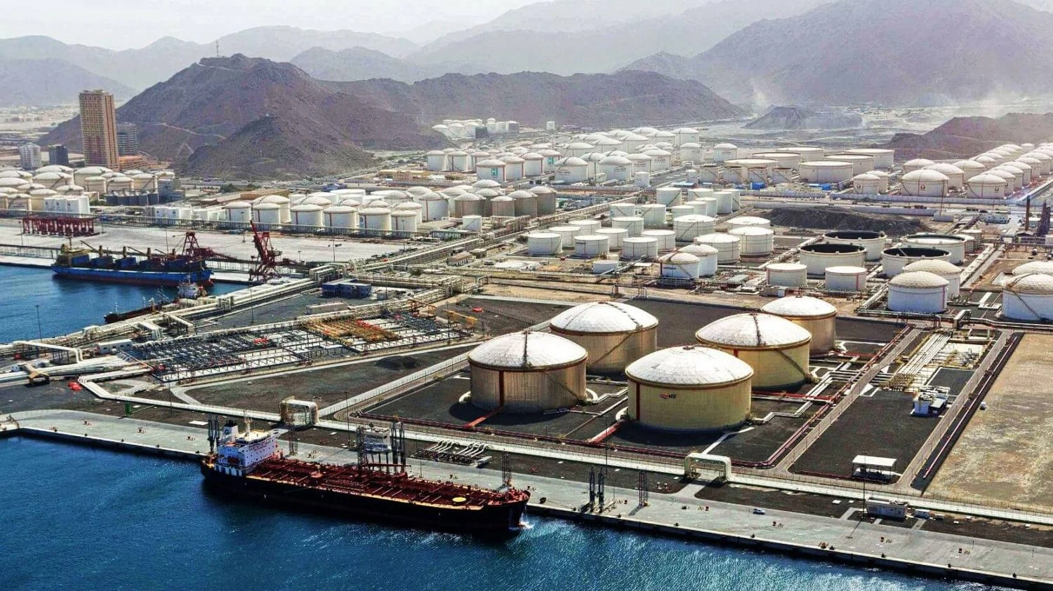 Fujairah Port in UAE resumes oil transshipment after drone attack | УНН