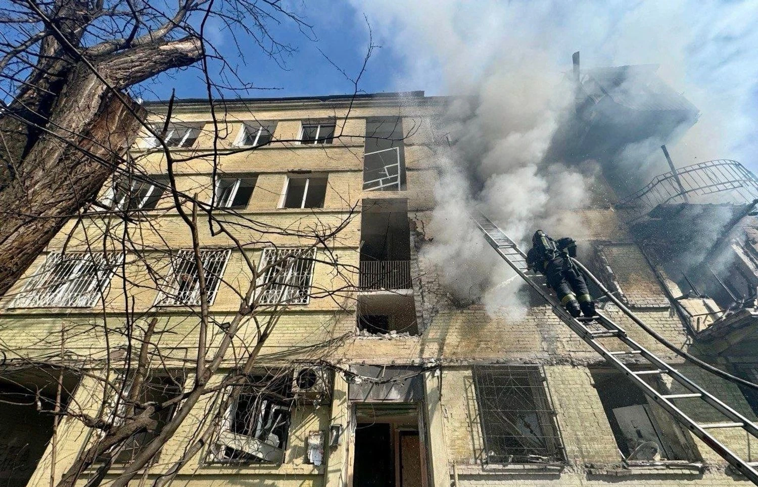 Russian attack on Dnipro on March 26 - 5 people injured, high-rise ...